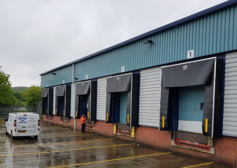 Extended Finished Loading Dock Shelters PVC Weatherproof For Warehouse ...