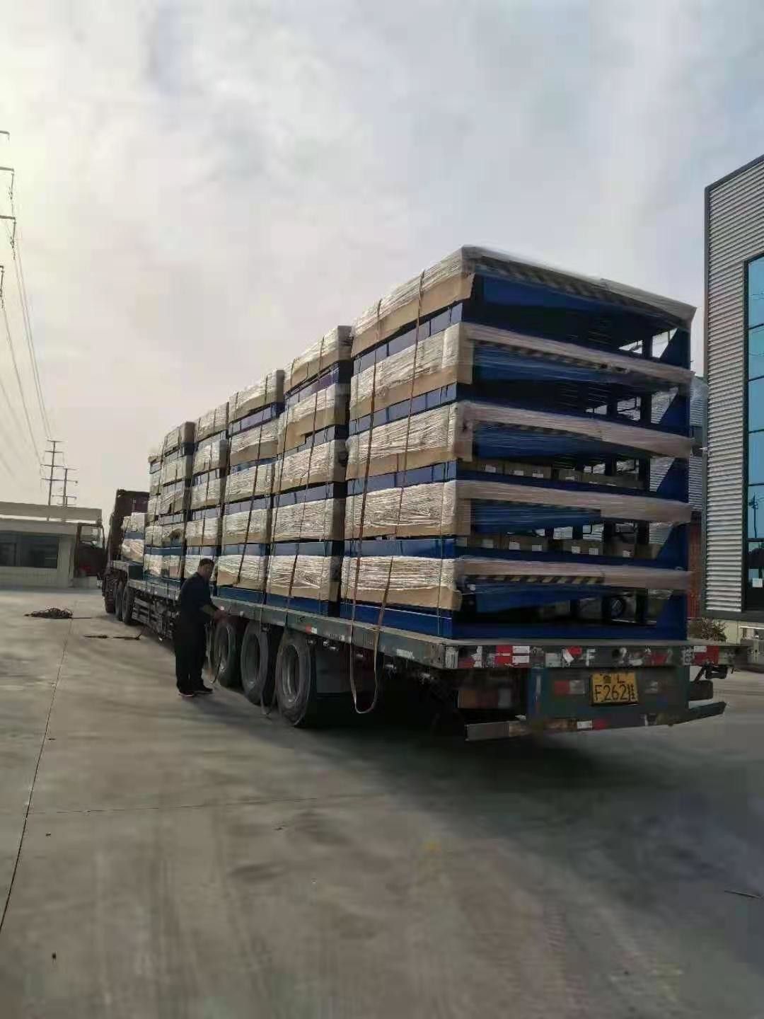 ISO9001 300mm 40000LBS Vertical Loading Dock Leveler Hydraulic Dock ...